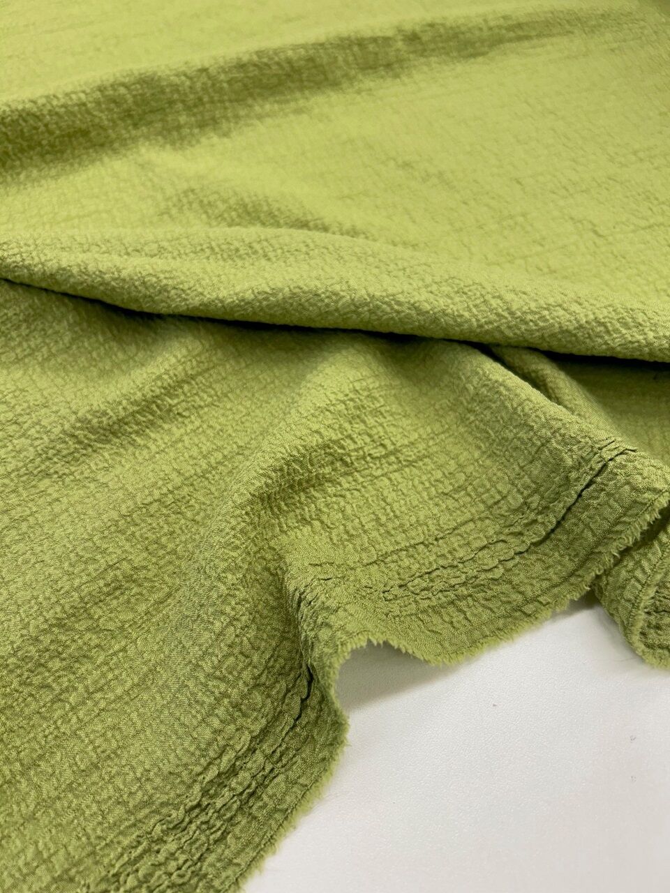 Achat Tissu crêpe polyester gaufrée - Mackay – Nuances Fabrics